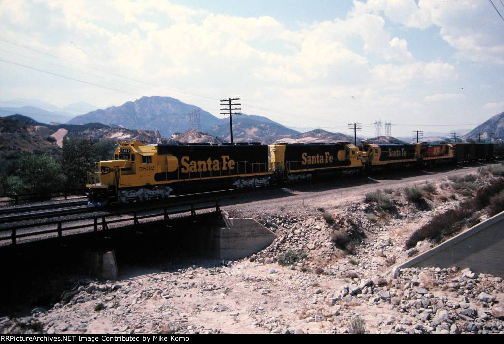 Santa Fe SD45-2 5832